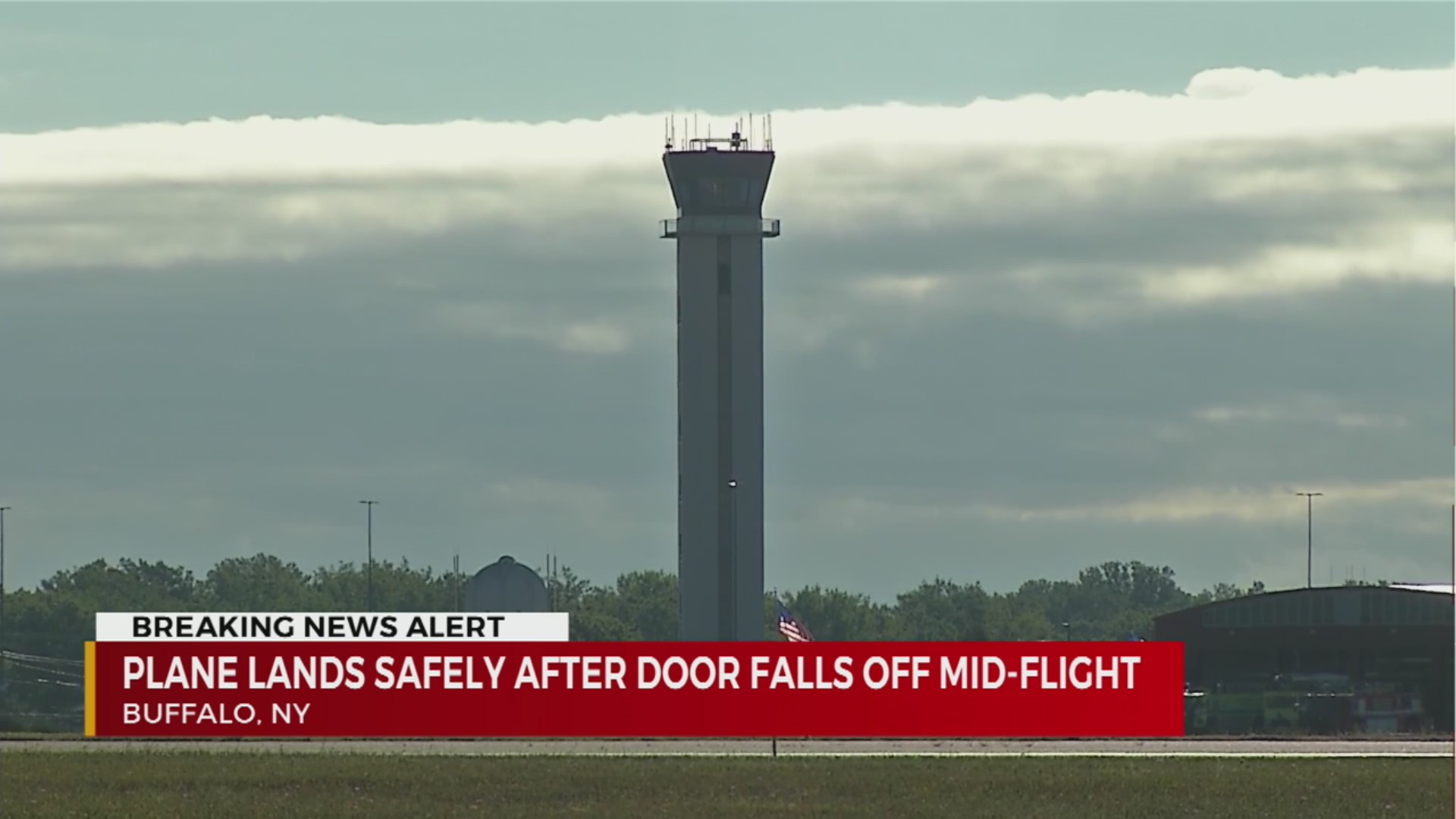 Plane lands safely after door falls off mid-flight – WKRN News 2
