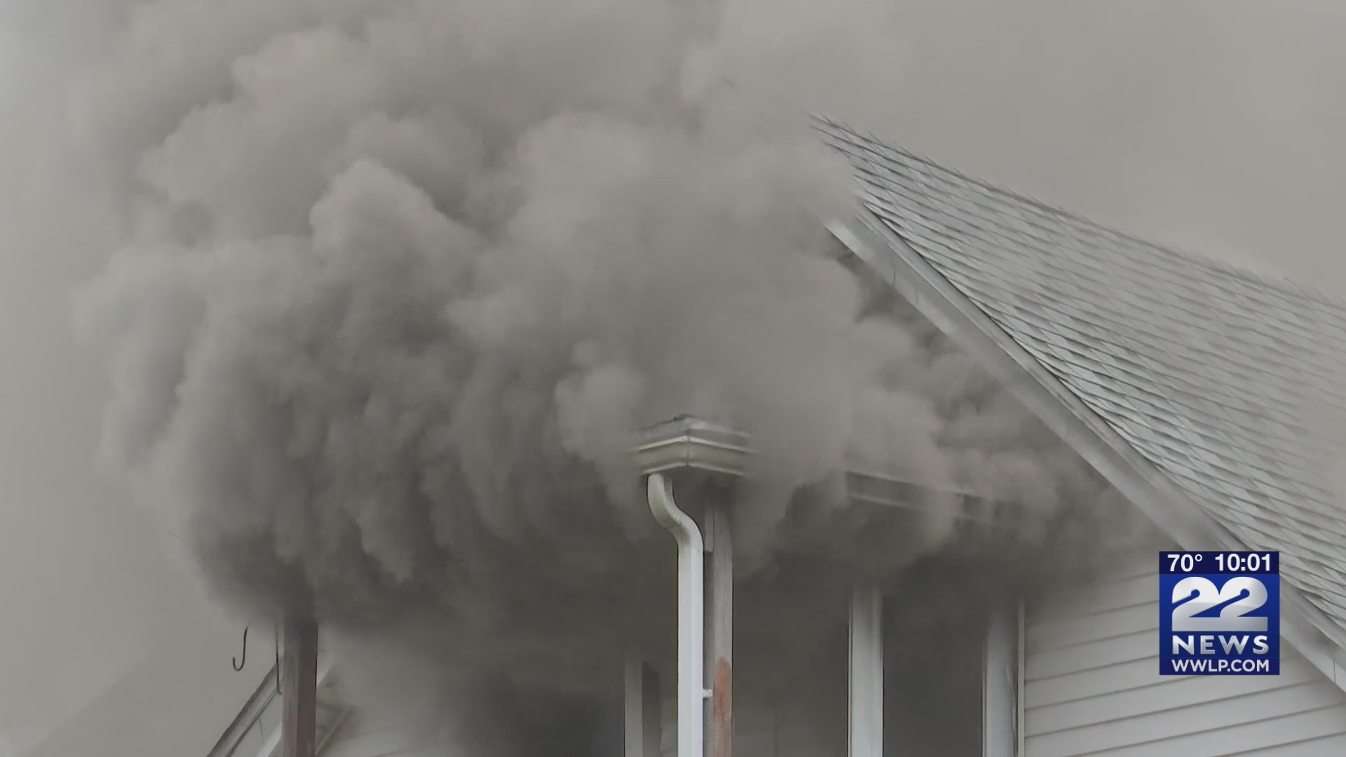 Firefighters work to put out multi-family home fire in Westfield – WWLP