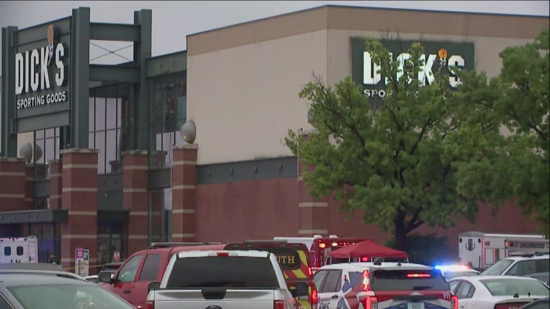4 people, including gunman, dead in Indiana mall shooting – WGN-TV