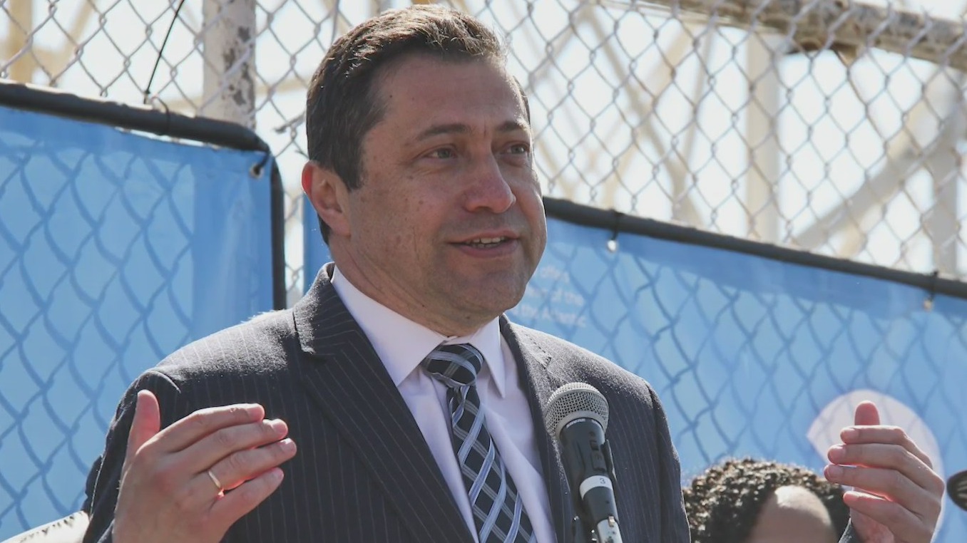 NYC councilman Ari Kagan ditches Democrats, registers as Republican ...