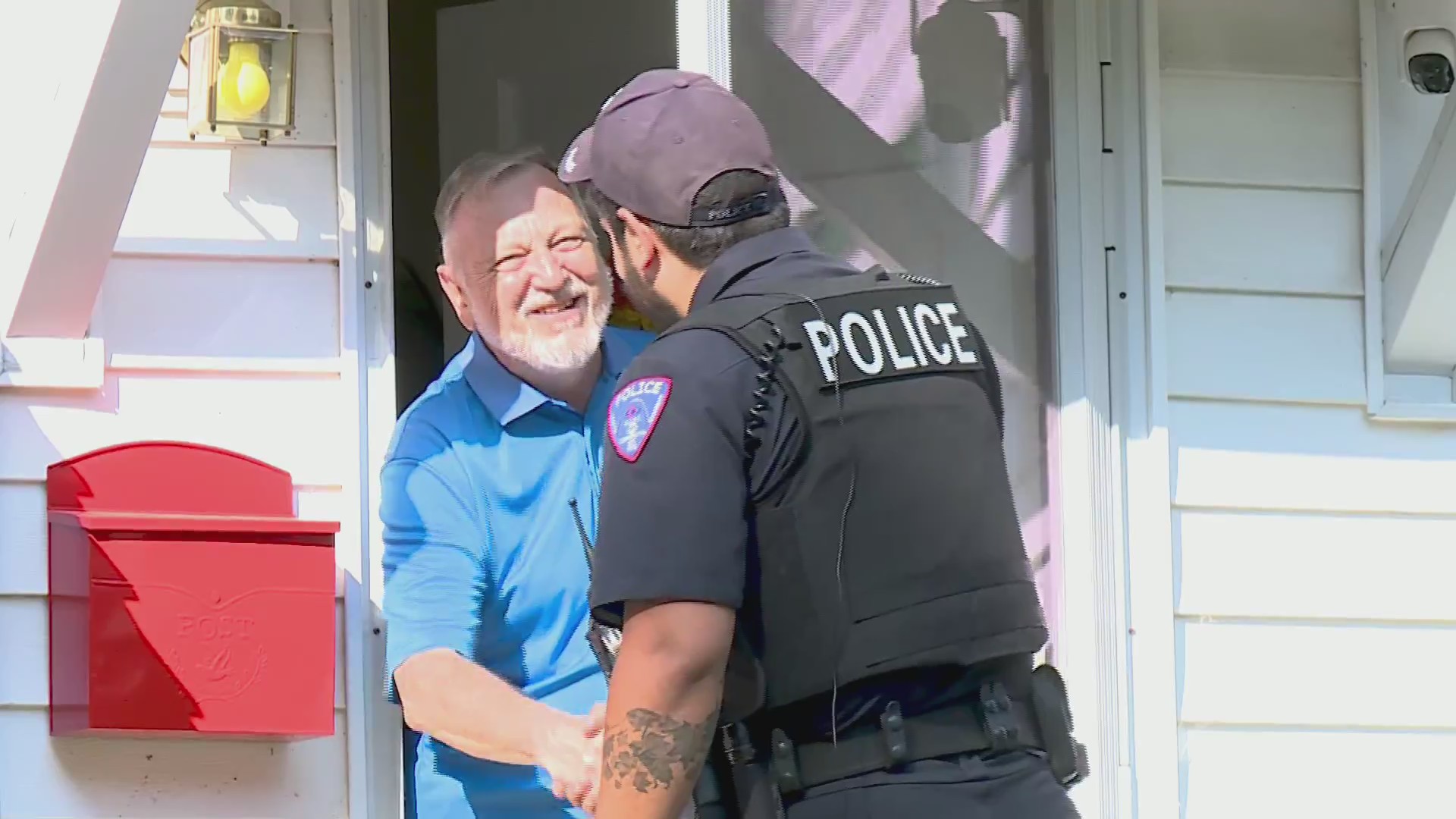 Police go door-to-door checking on seniors during heat wave – FOX 2