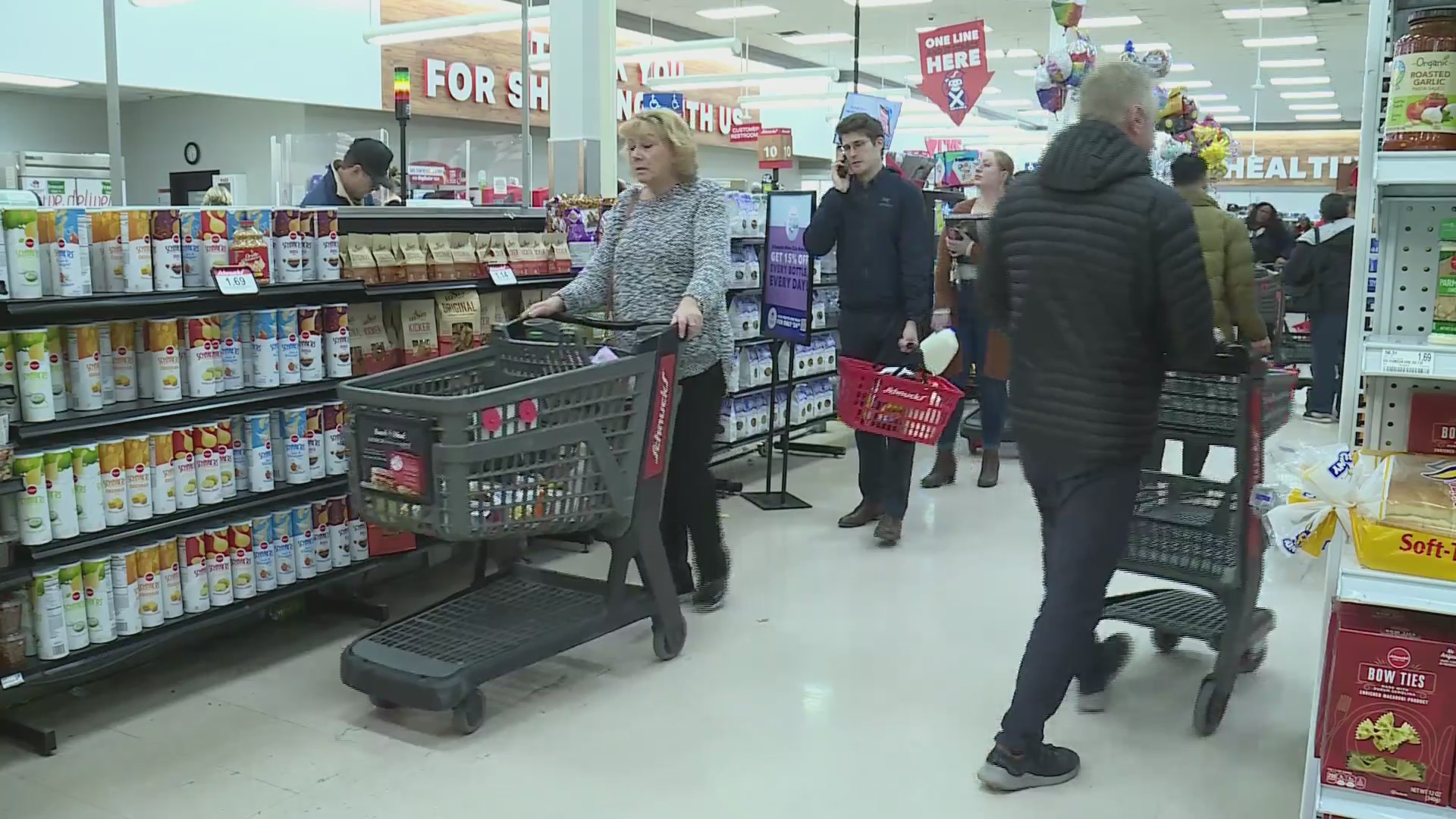 Shoppers make mad dash to the stores as snow approaches – FOX 2