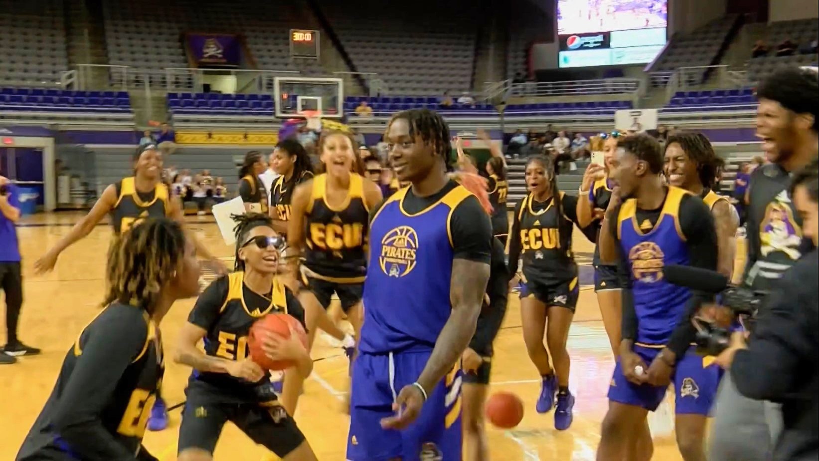 Minges Madness gets fans excited for ECU hoops season – WNCT