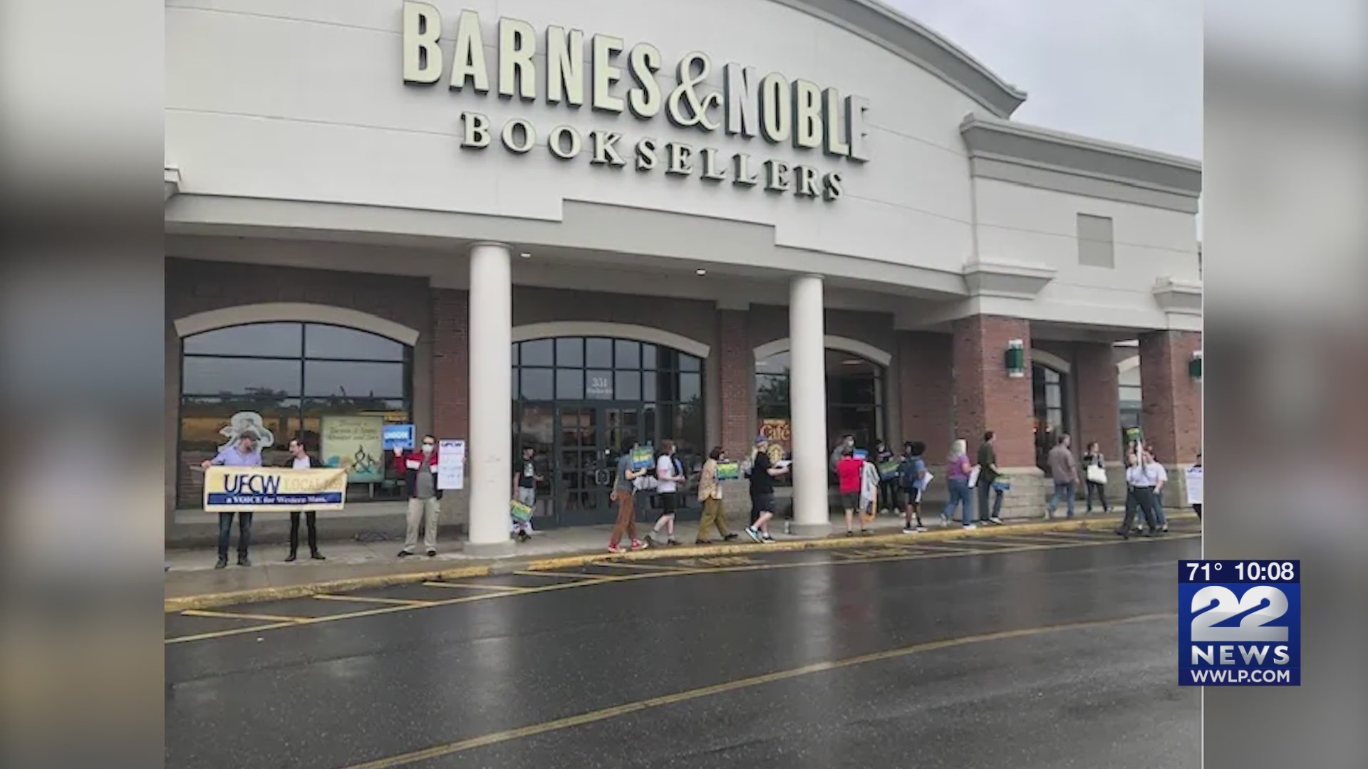 Barnes & Noble Hadley union workers hold walk-out over staffing issues ... Barnes & Noble Hadley union workers hold walk-out over staffing issues ...