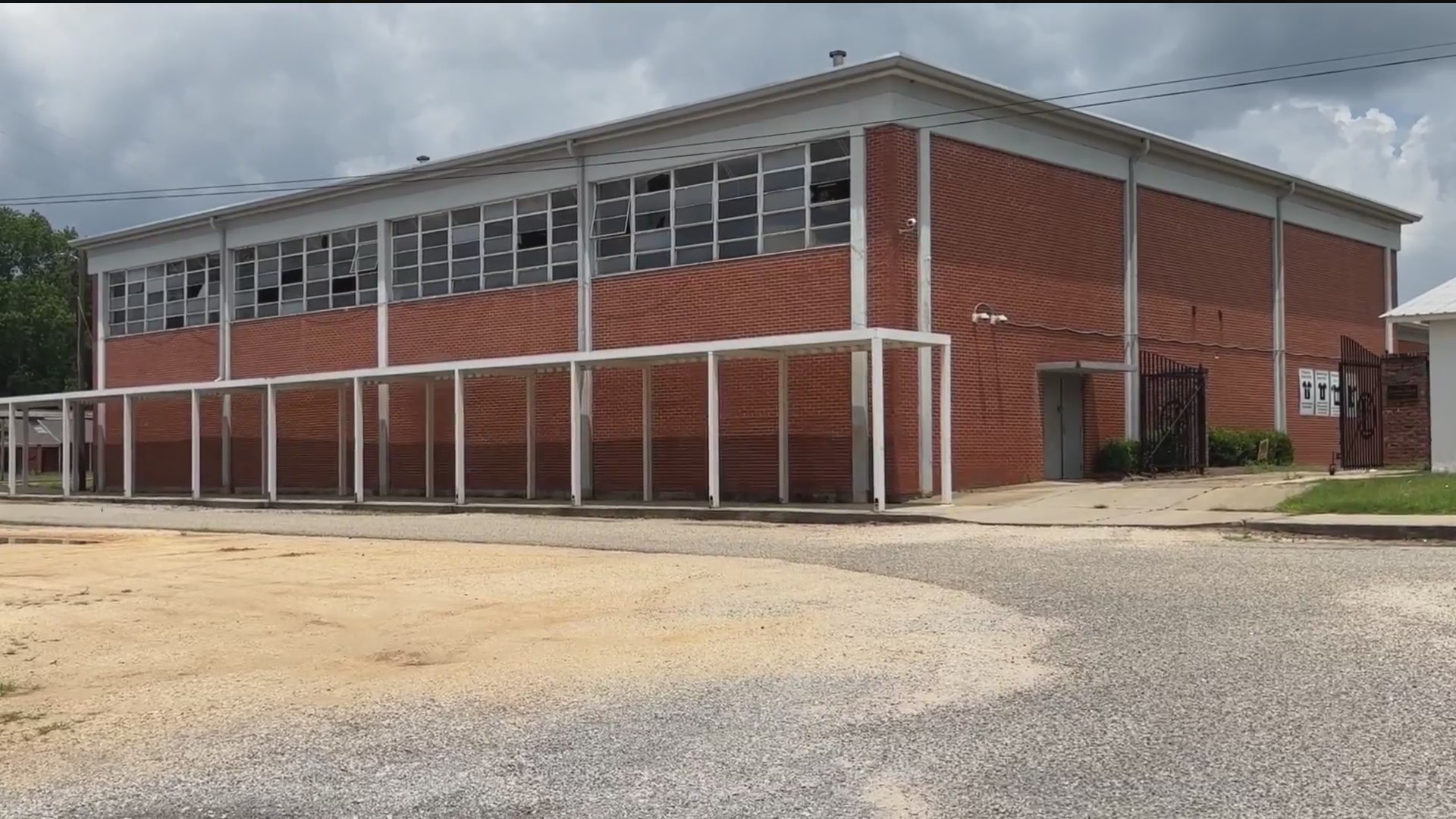 Parents petition for air conditioning in Leroy High School gym – WKRG ...
