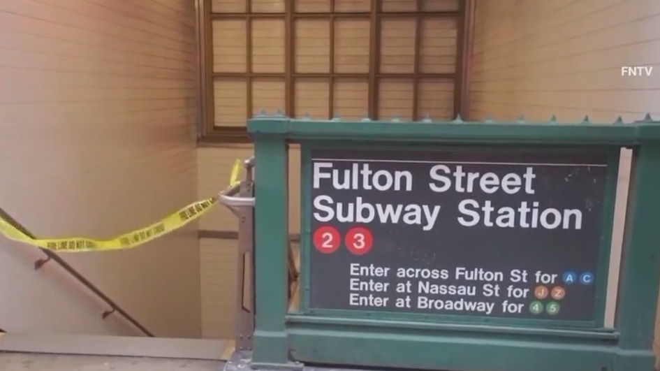 Man accused of pushing girlfriend onto Manhattan subway tracks pleads ...