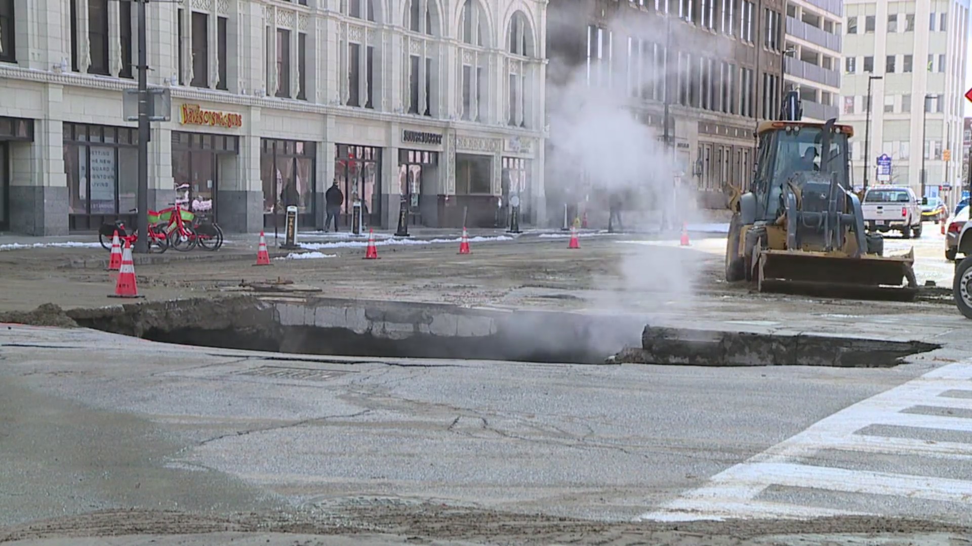 Downtown Cleveland street collapses over water main break – Fox 8 ...