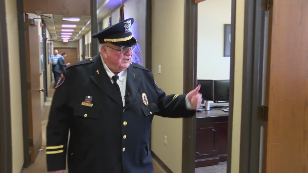 Salute the Badge: TTPD Chaplain retiring after 25 years – KTALnews.com