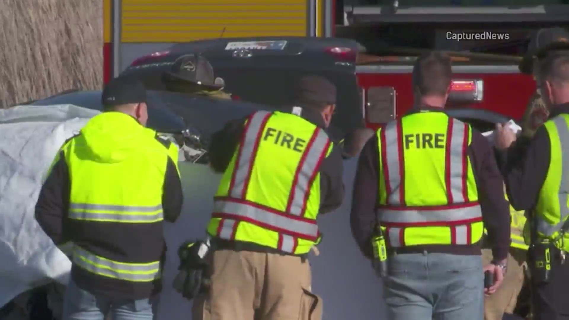 2 dead after wrong-way driver flees crash, hits car head-on in ...