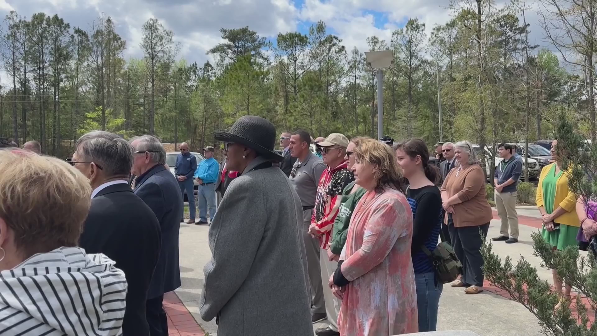 People gather together to honor Marine Corps Veteran after leaving his mark on the community – WNCT
