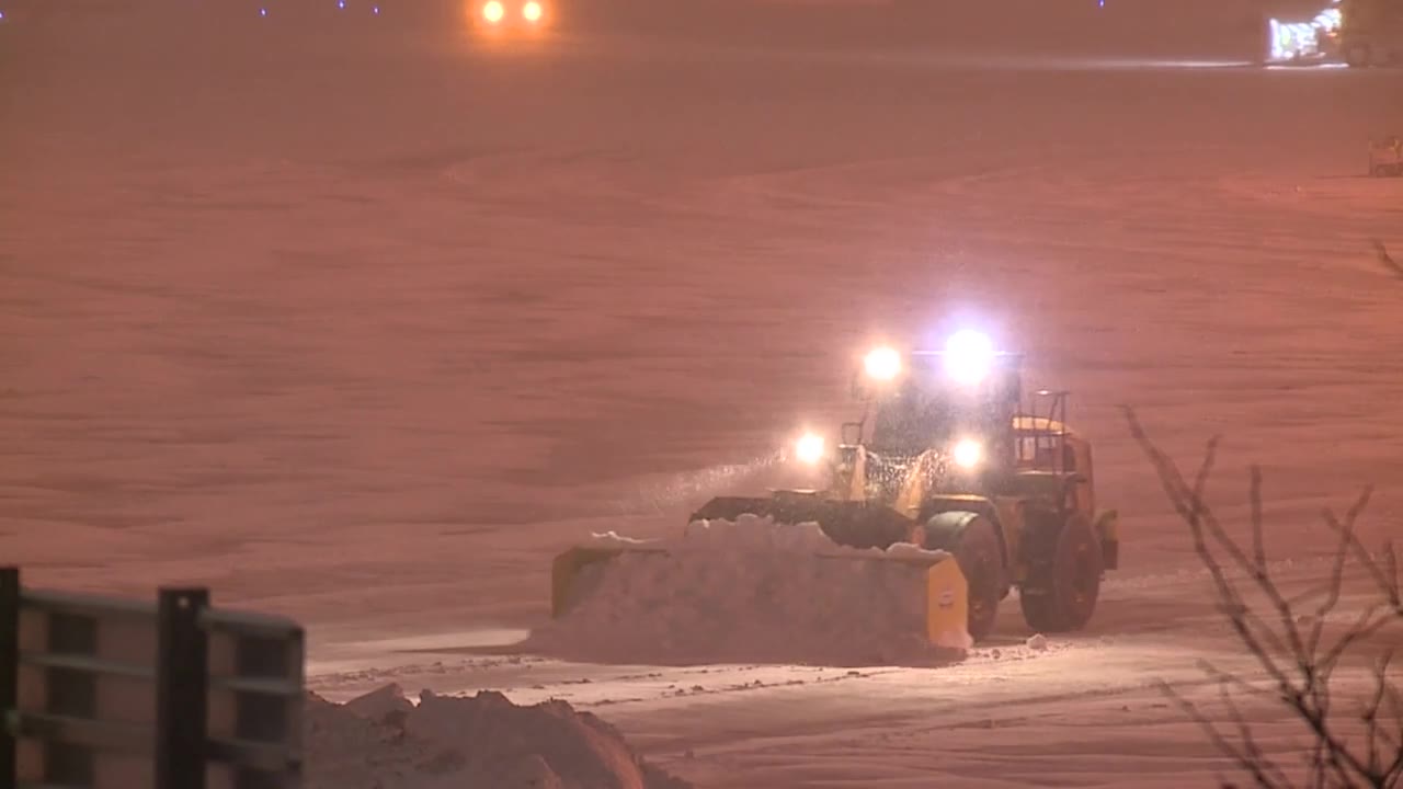 Why Cleveland Hopkins airport is using a private plowing company – Fox ...
