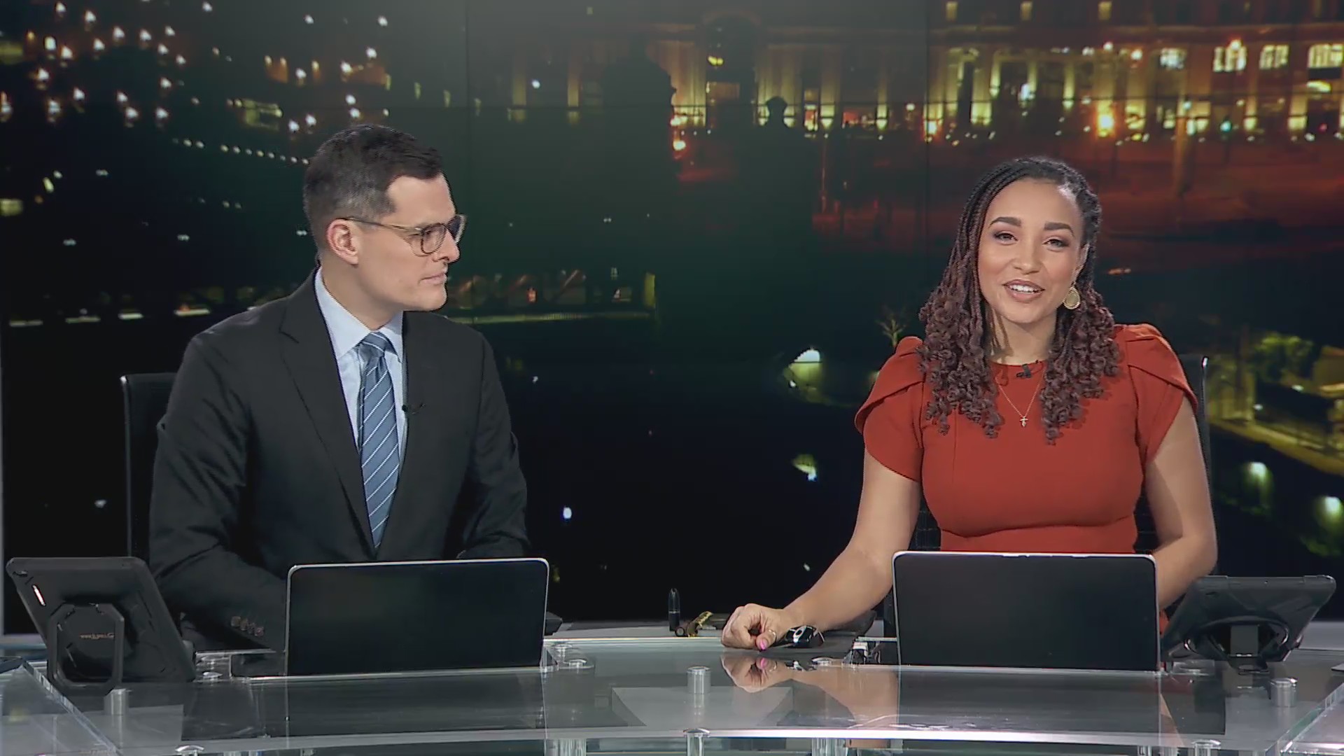 Brhett anchors the WGN Morning News for the first time. And Morgan ...