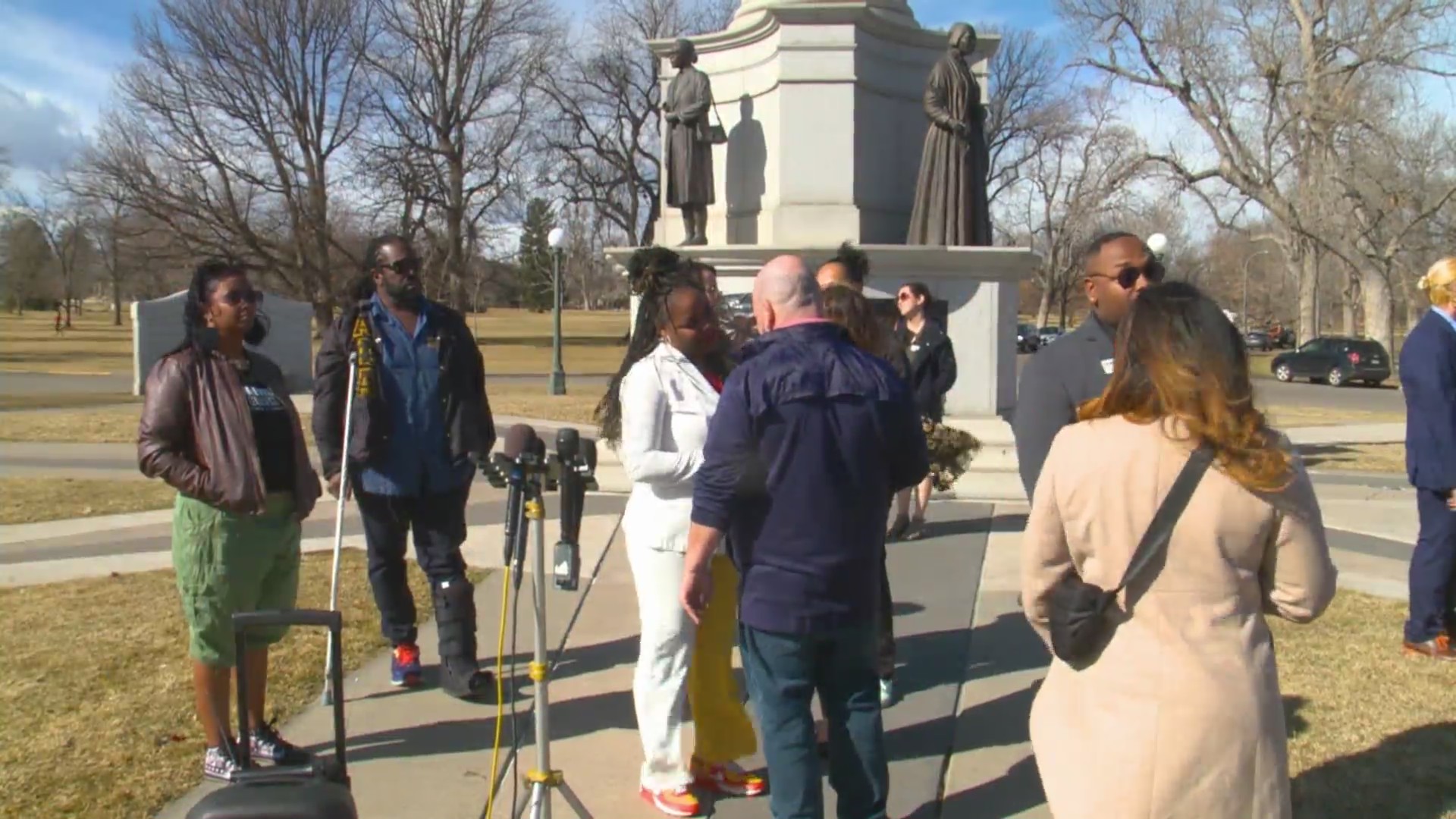 Denver leaders stand in solidarity at vandalized MLK statue – FOX31 Denver