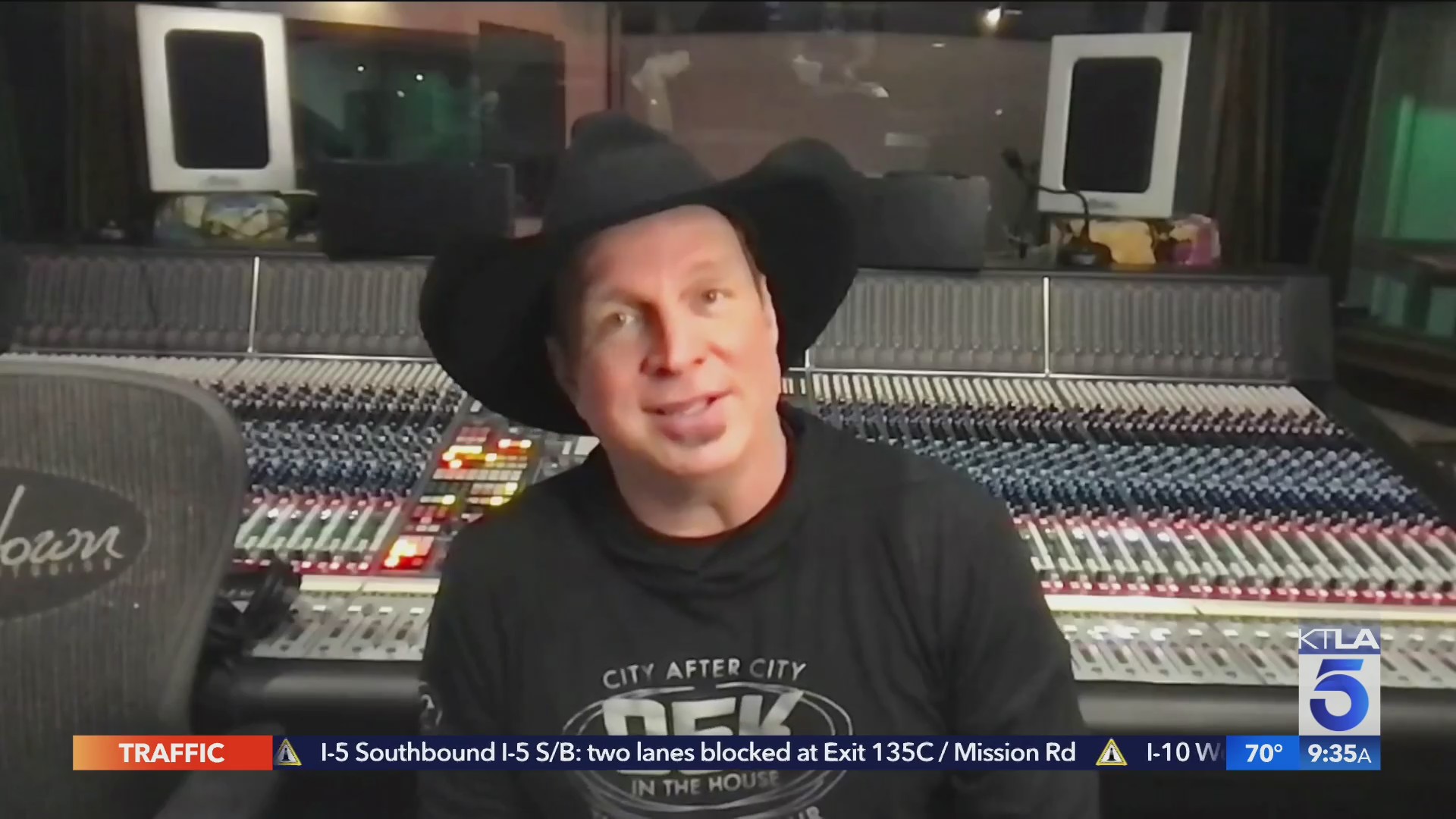 Garth Brooks lends voice to National Geographic – KTLA