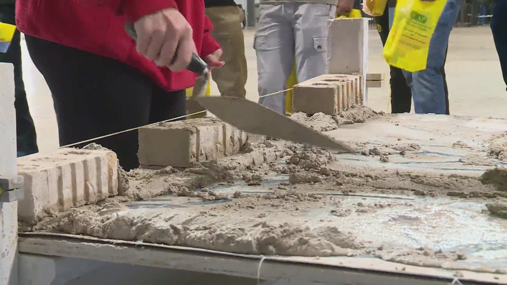 Builders try to persuade high school grads to enter construction field ...