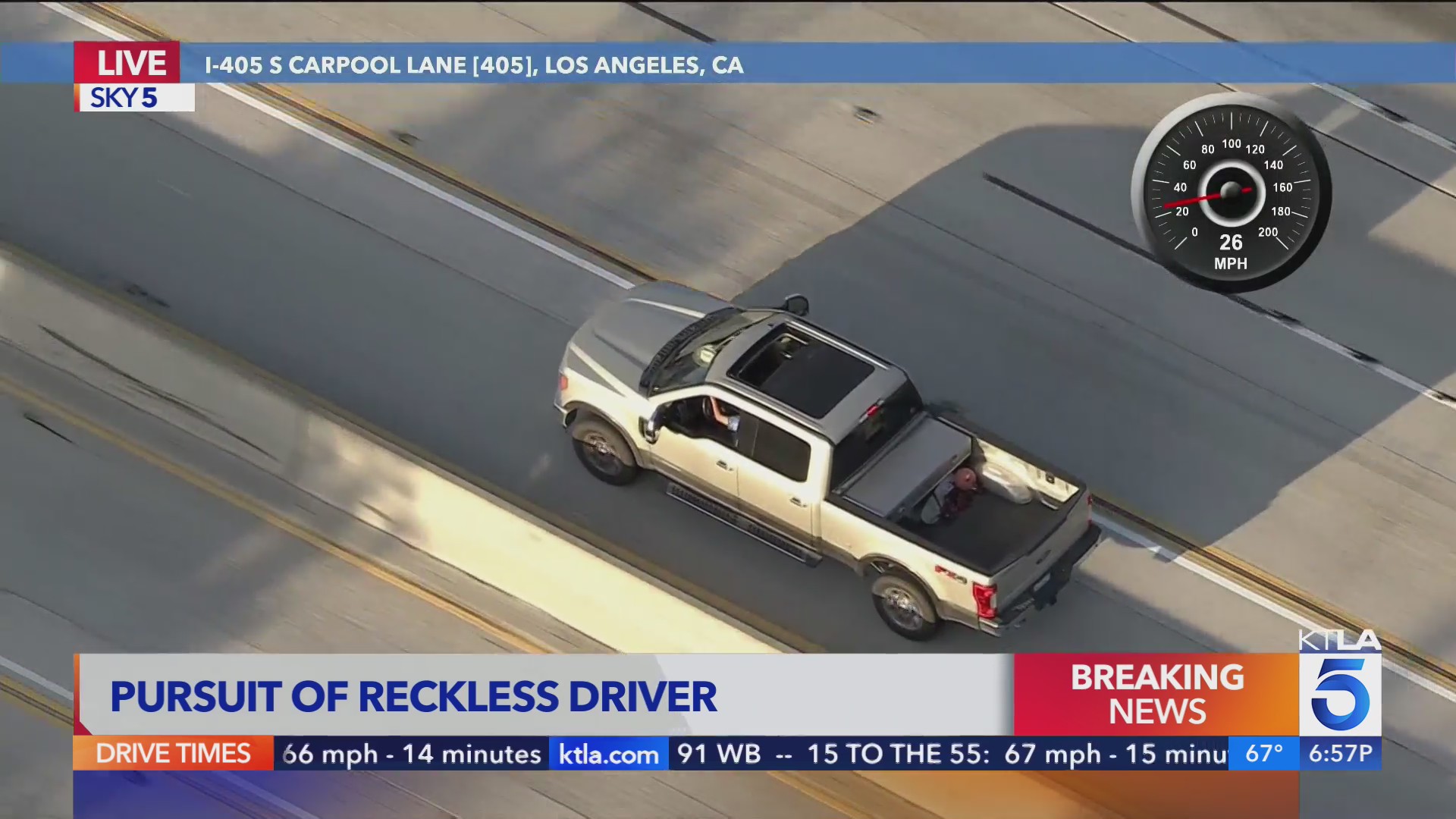 Authorities in pursuit of suspected DUI driver in Los Angeles – KTLA