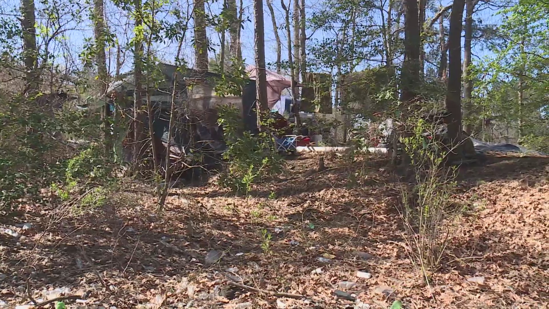 New waterfront homeless camp sets up on London Bridge Creek – WAVY.com