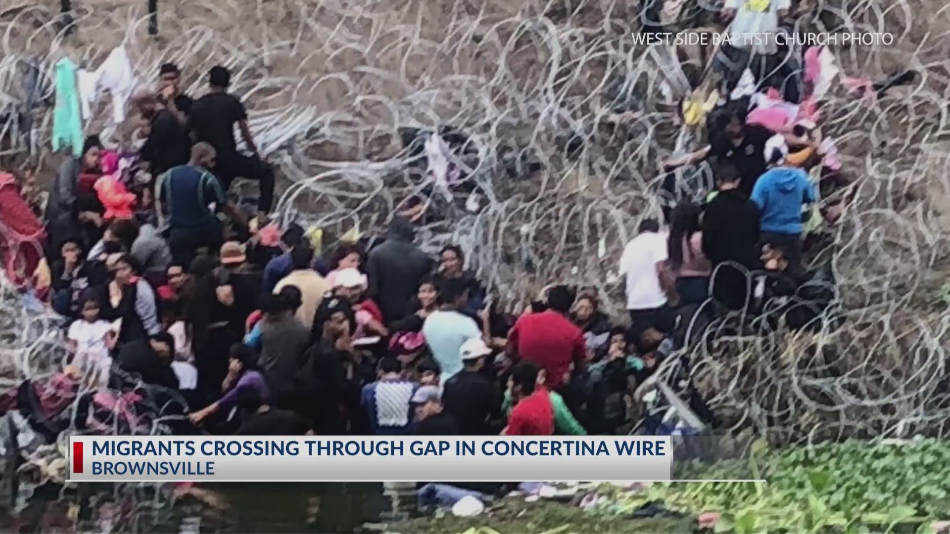 Migrants crossing through gap in concertina wire – BorderReport
