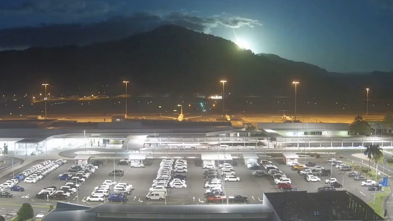 ‘Pretty Incredible’: Fireball Blazes Across Night Sky Over Queensland ...