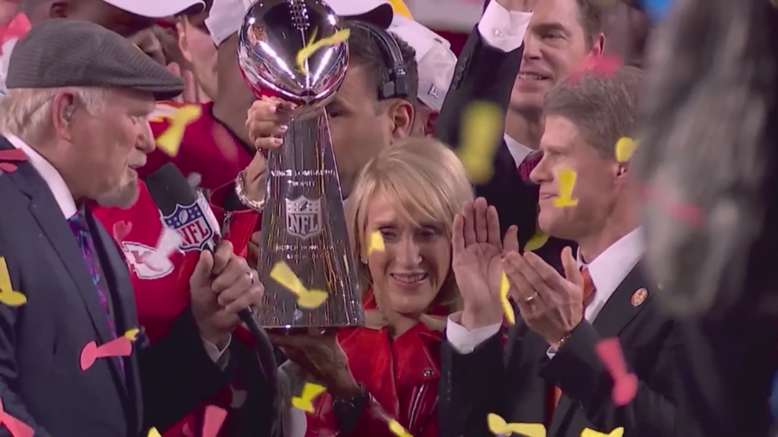 Chiefs remember Norma Hunt, celebrate Super Bowl win at White House ...