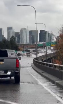 Heavy Rain Causes Flooding on Seattle Roads – WNCT